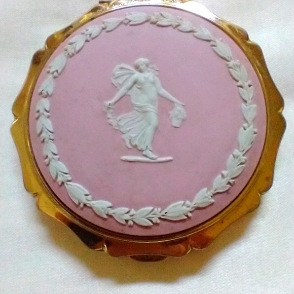 Wedgwood | Other | Stratton Wedgewood Compact | Poshmark